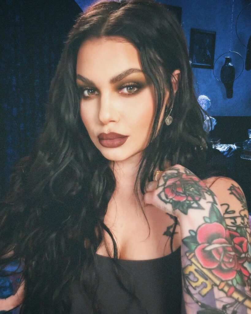 Bailey Sarian: Wiki, Age, Height, Weight, Family, Educational ...