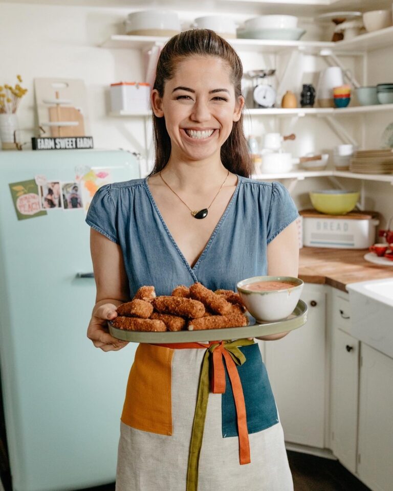 Molly Yeh: Age, Height, Weight, Bio, Wiki, Family, Husband, TV Shows ...