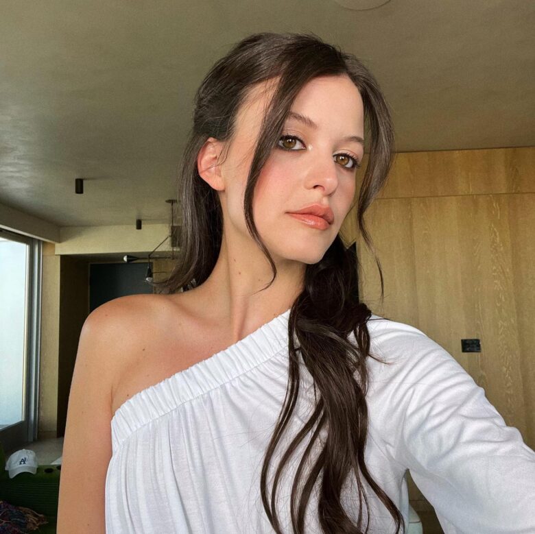Sara Waisglass: Age, Height, Weight, Bio, Wiki, Family, Career ...