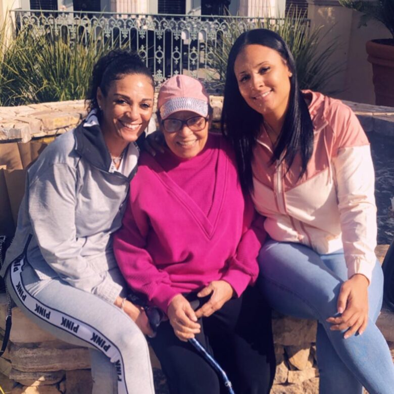 Brandi Davis: Biography, Age, Height, Weight, Wiki, Family, Son, Career ...