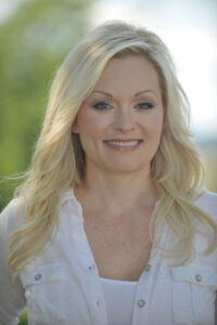 Danielle Parton: Bio, Wiki, Age, Height, Weight, Family, Husband ...