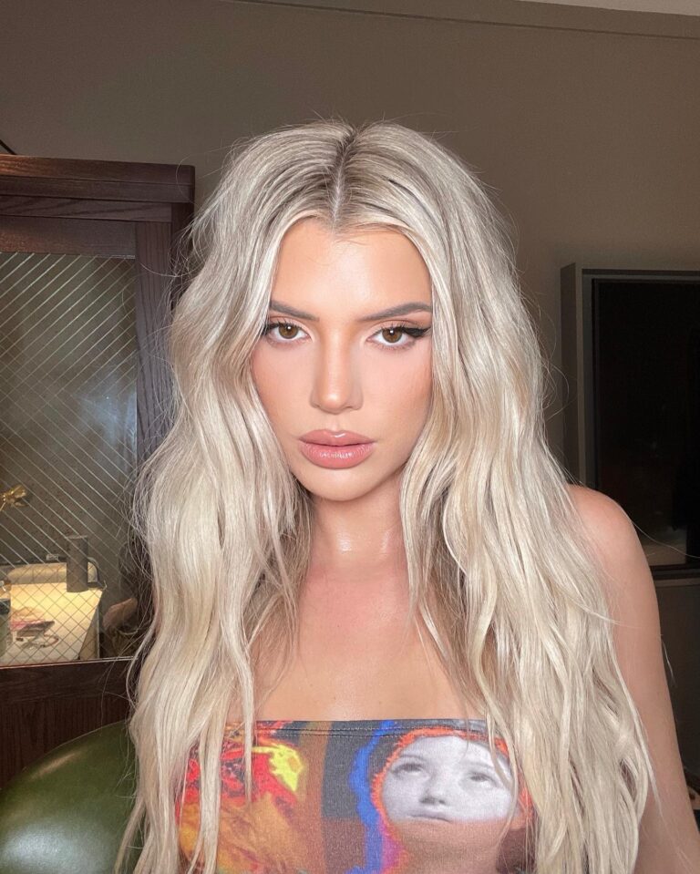 Alissa Violet: Age, Wiki, Bio, Height, Weight, Parents, Husband ...