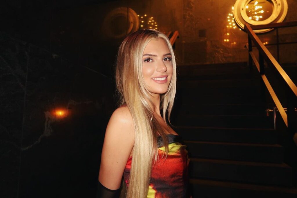 Alissa Violet: Age, Wiki, Bio, Height, Weight, Parents, Husband ...