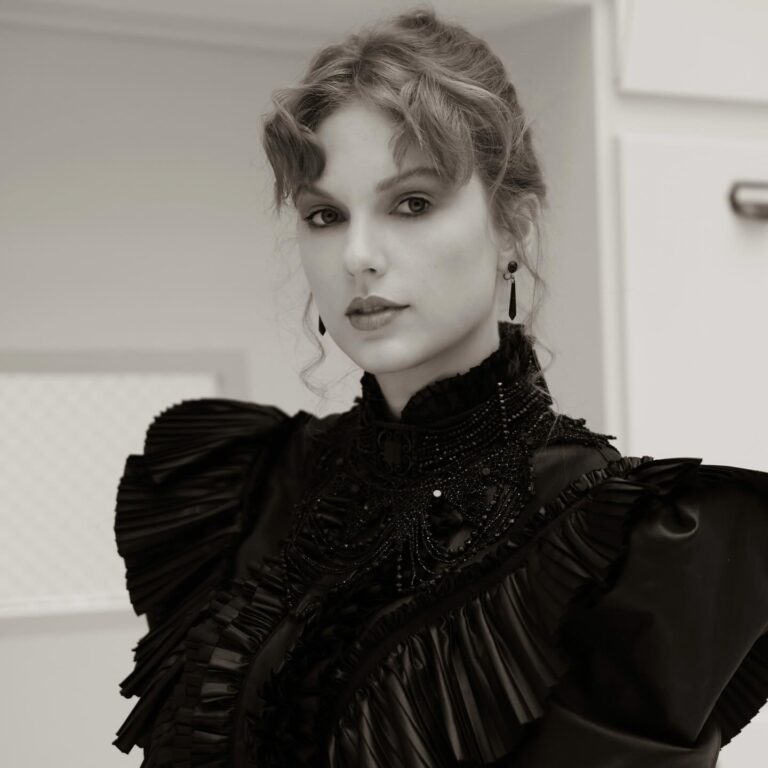 Taylor Swift: Age, Wiki, Bio, Height, Weight, Parents, Husband ...