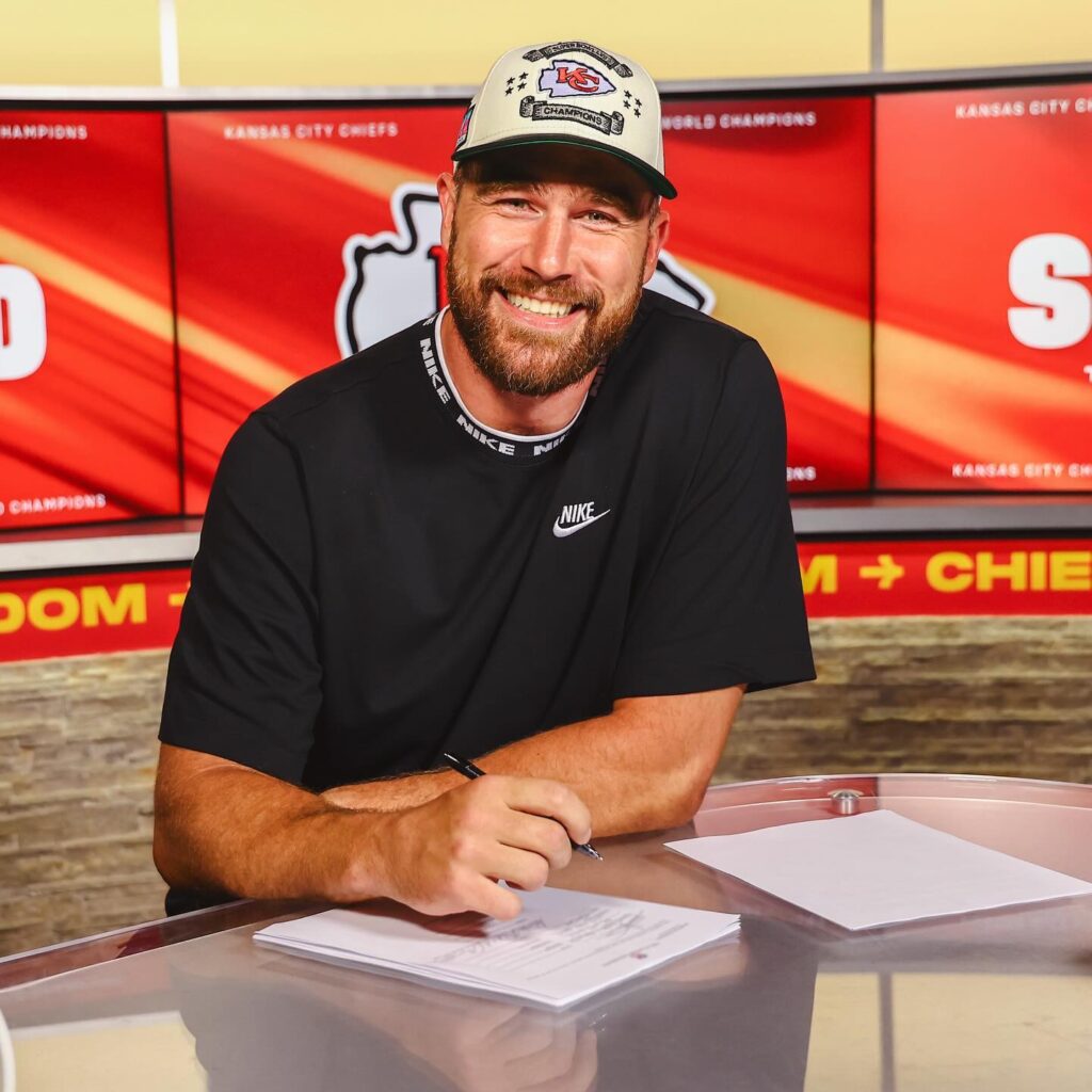 Travis Kelce: Age, Wiki, Bio, Height, Weight, Parents, Wife, Girlfriend ...